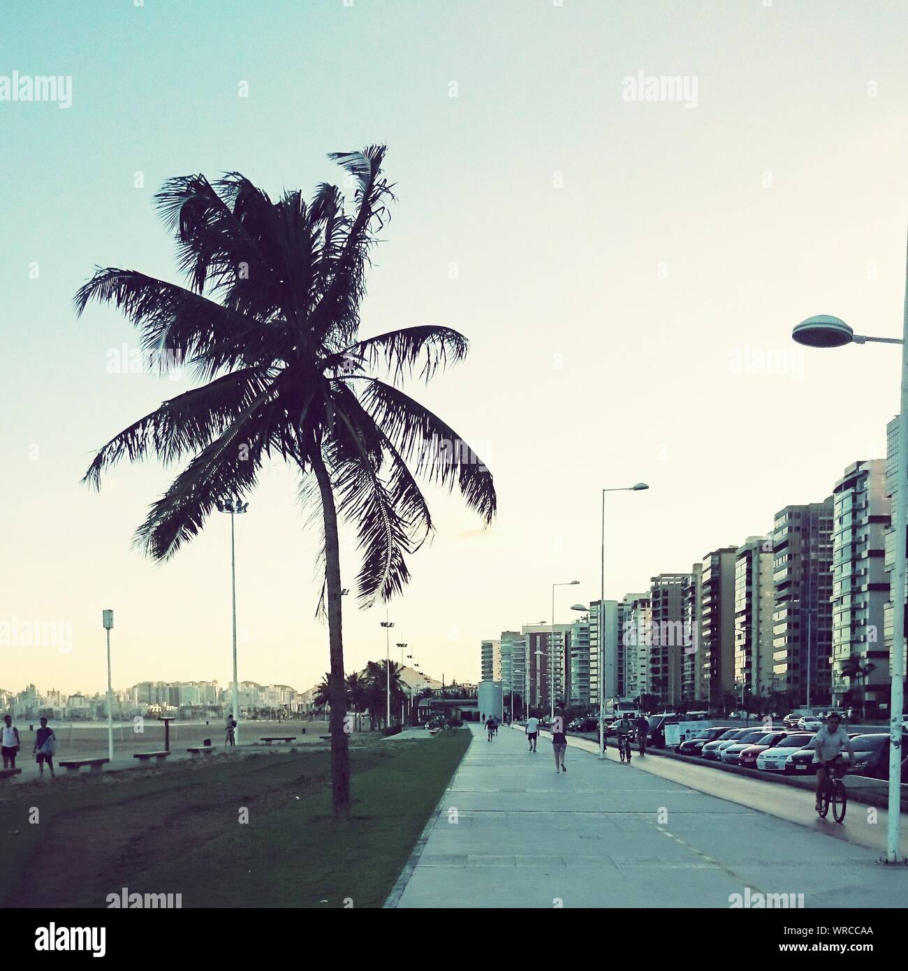 People walking on pavement hi-res stock photography and images - Alamy