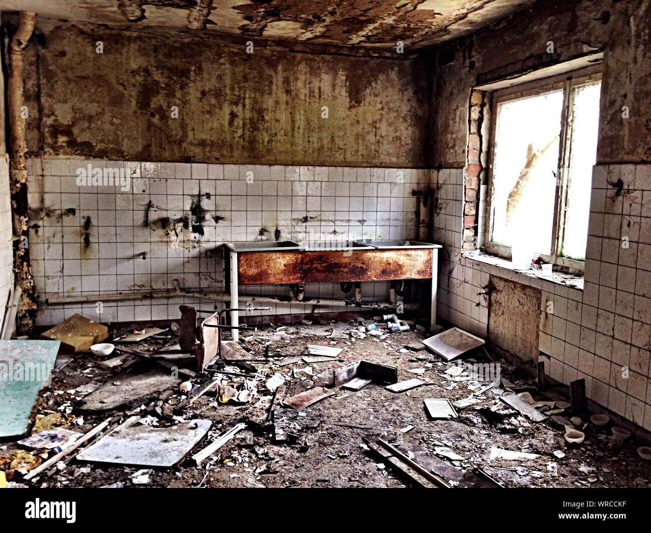 Messy old house hi-res stock photography and images - Alamy