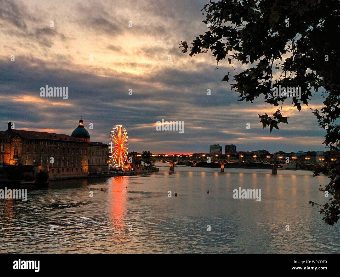 Ferris wheel waterfront hi-res stock photography and images - Alamy