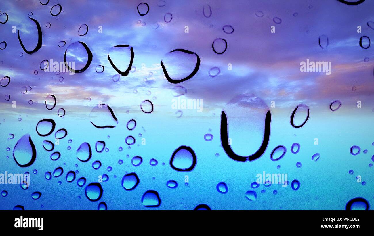 Rain on glass hi-res stock photography and images - Alamy
