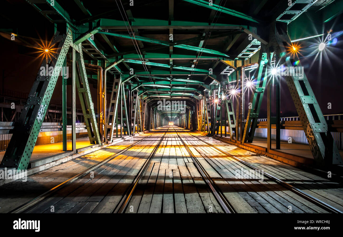 Covered railroad bridge hi-res stock photography and images - Alamy