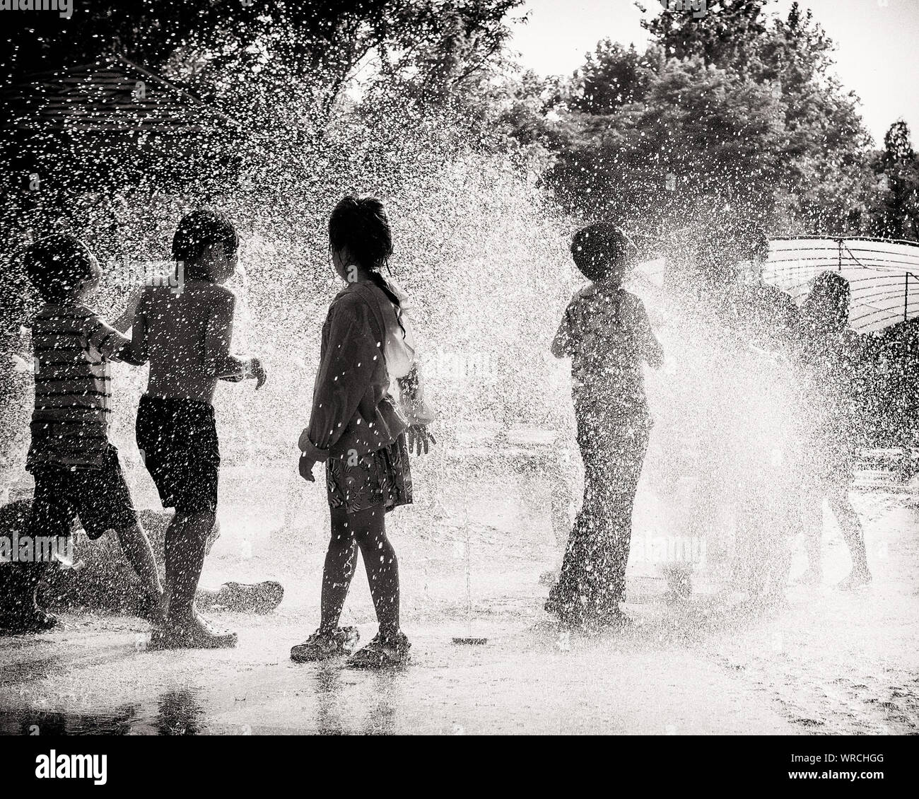 Children splashing hi-res stock photography and images - Alamy