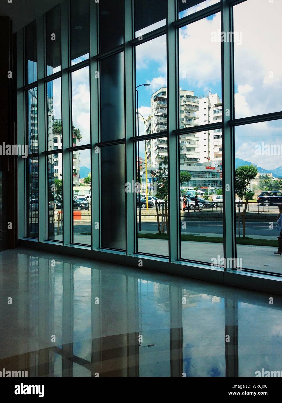 Car through window house hi-res stock photography and images - Alamy