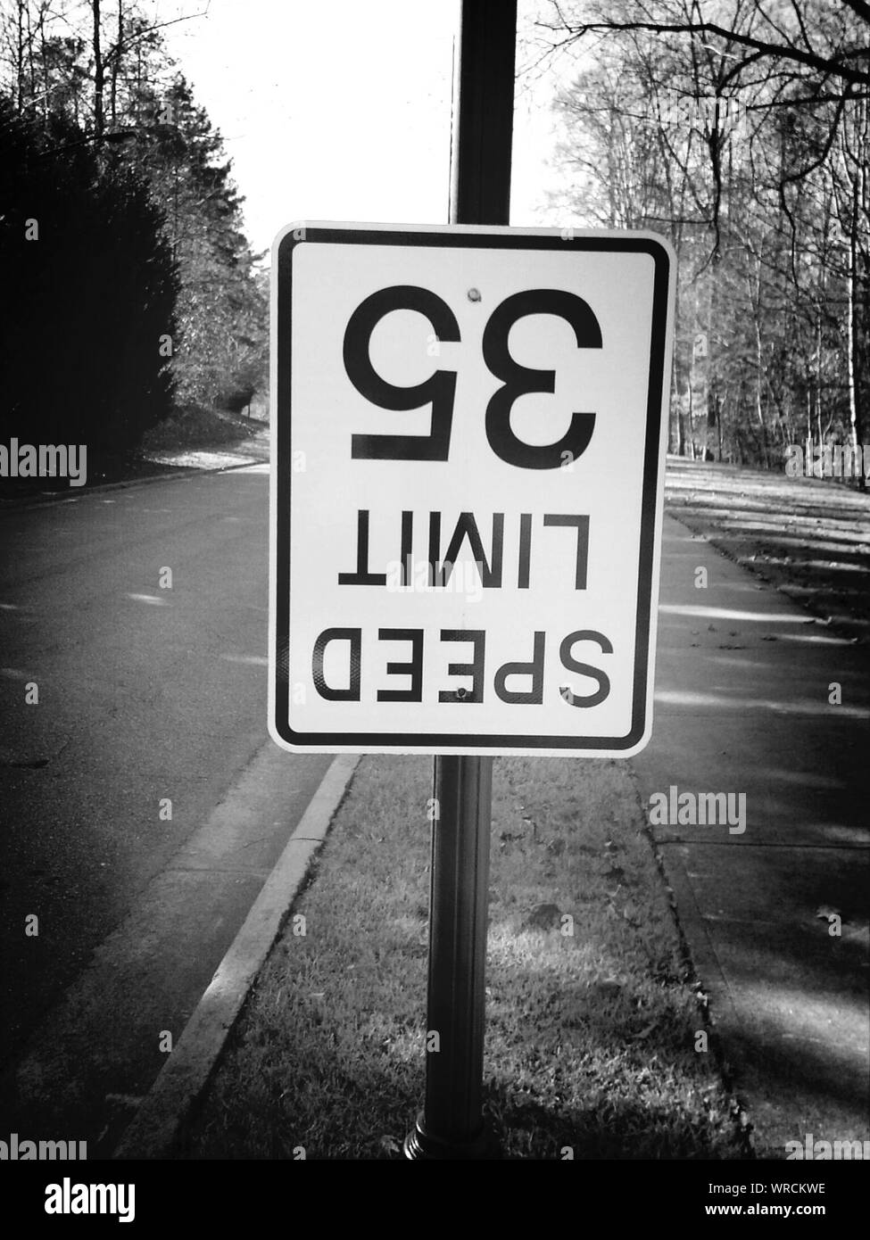 Upside down sign hi-res stock photography and images - Alamy