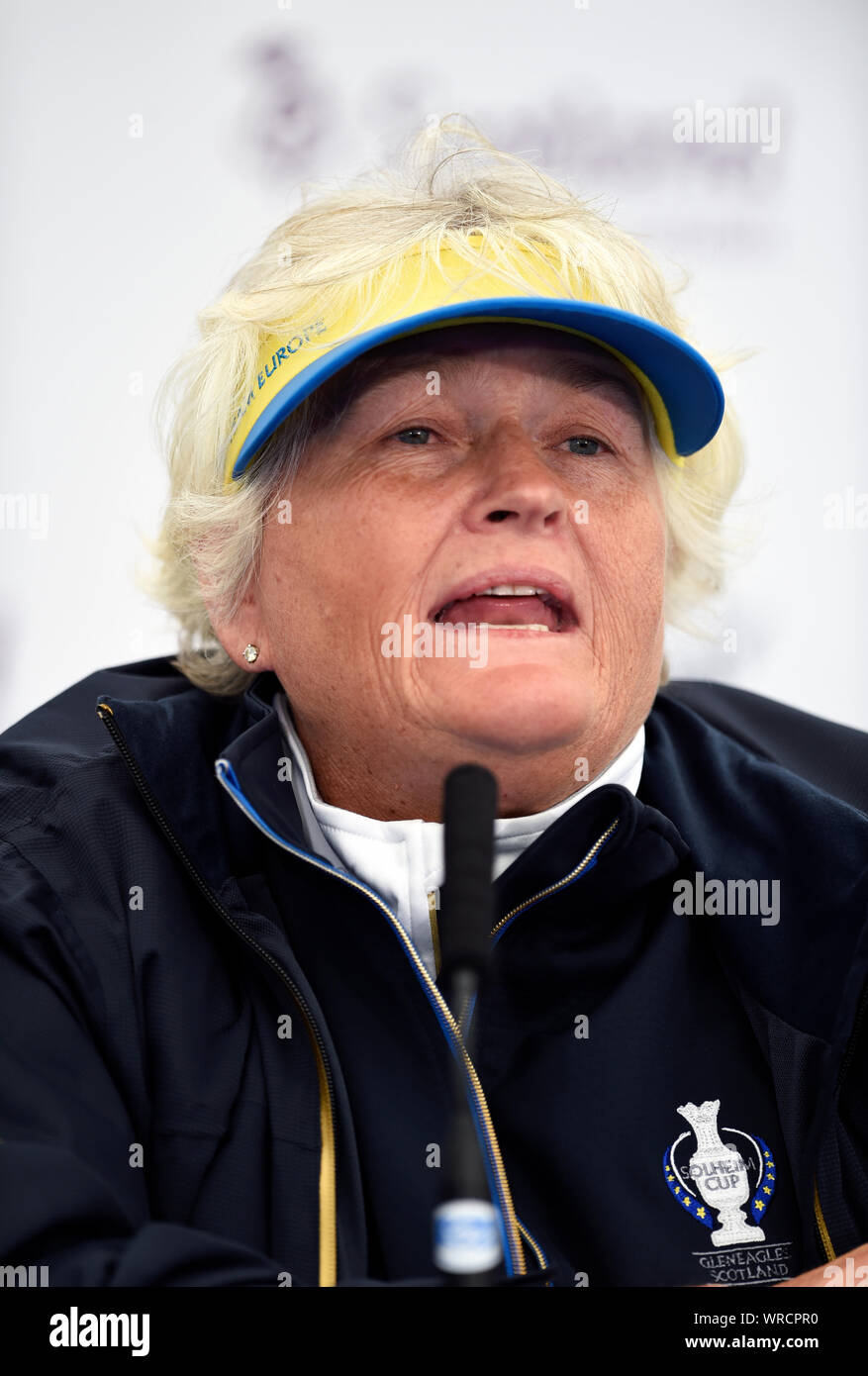 Team europe assistant captain laura davies during hi-res stock ...