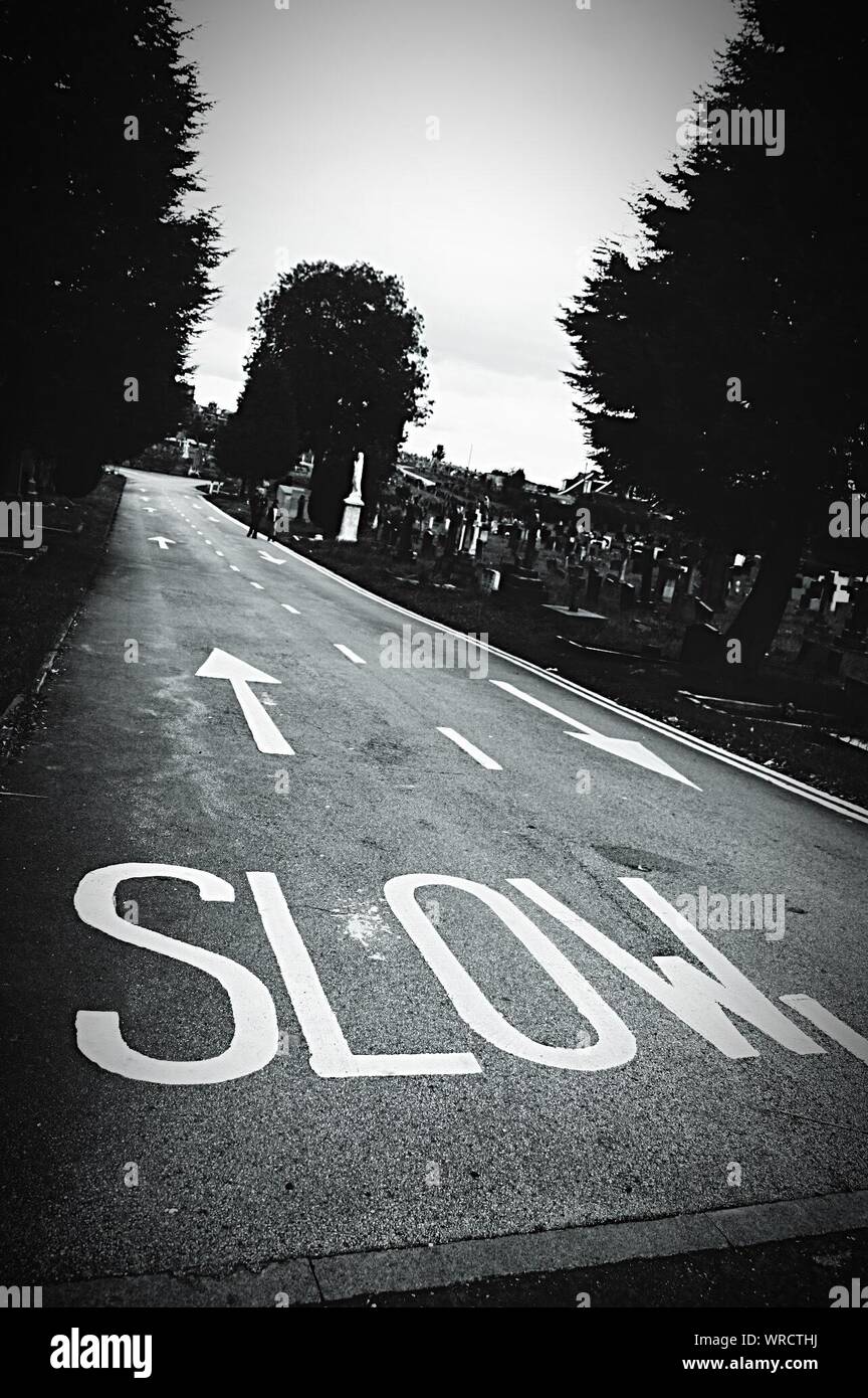 Sign of road slow hi-res stock photography and images - Alamy