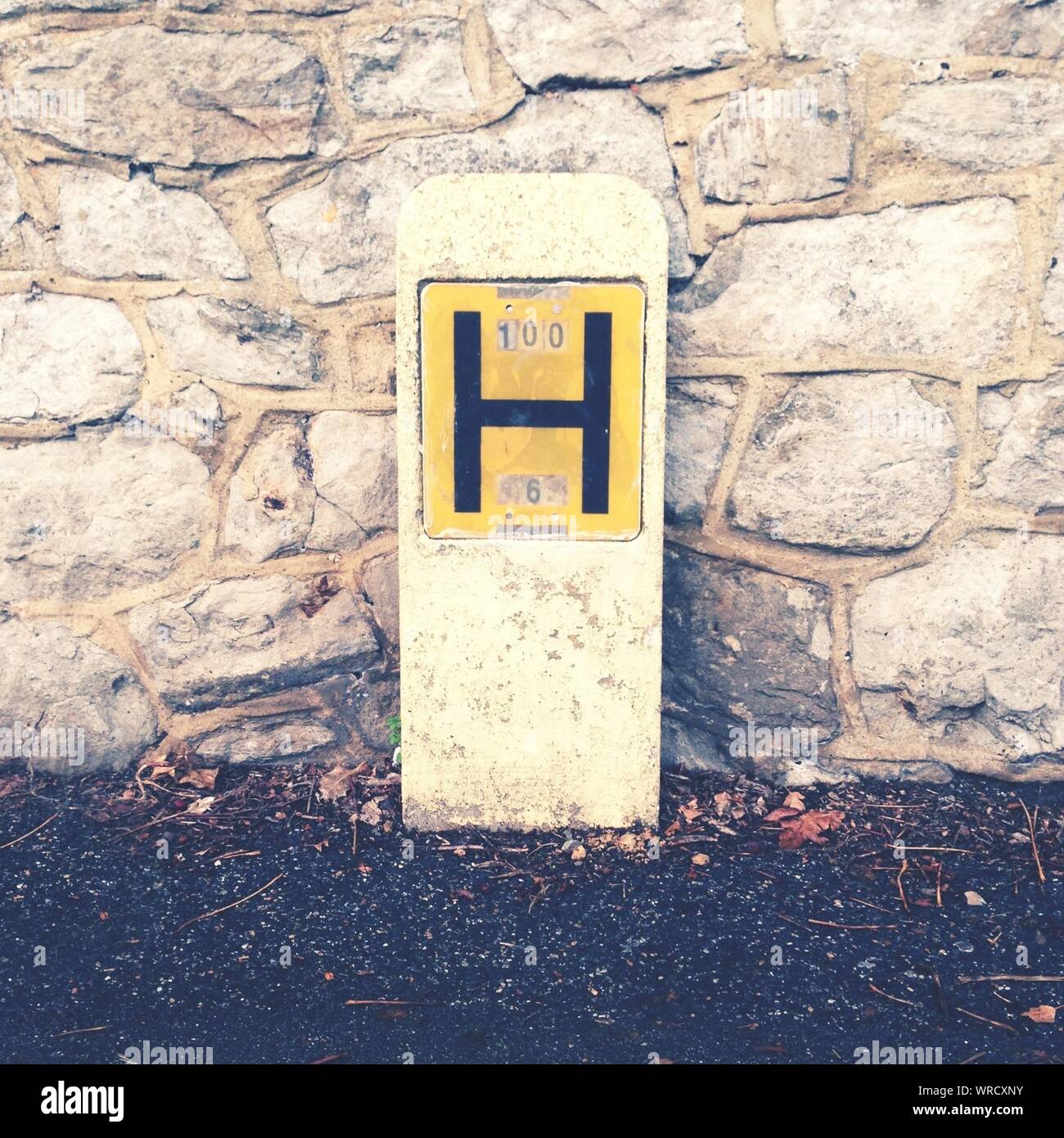 Yellow h hydrant sign hi-res stock photography and images - Alamy