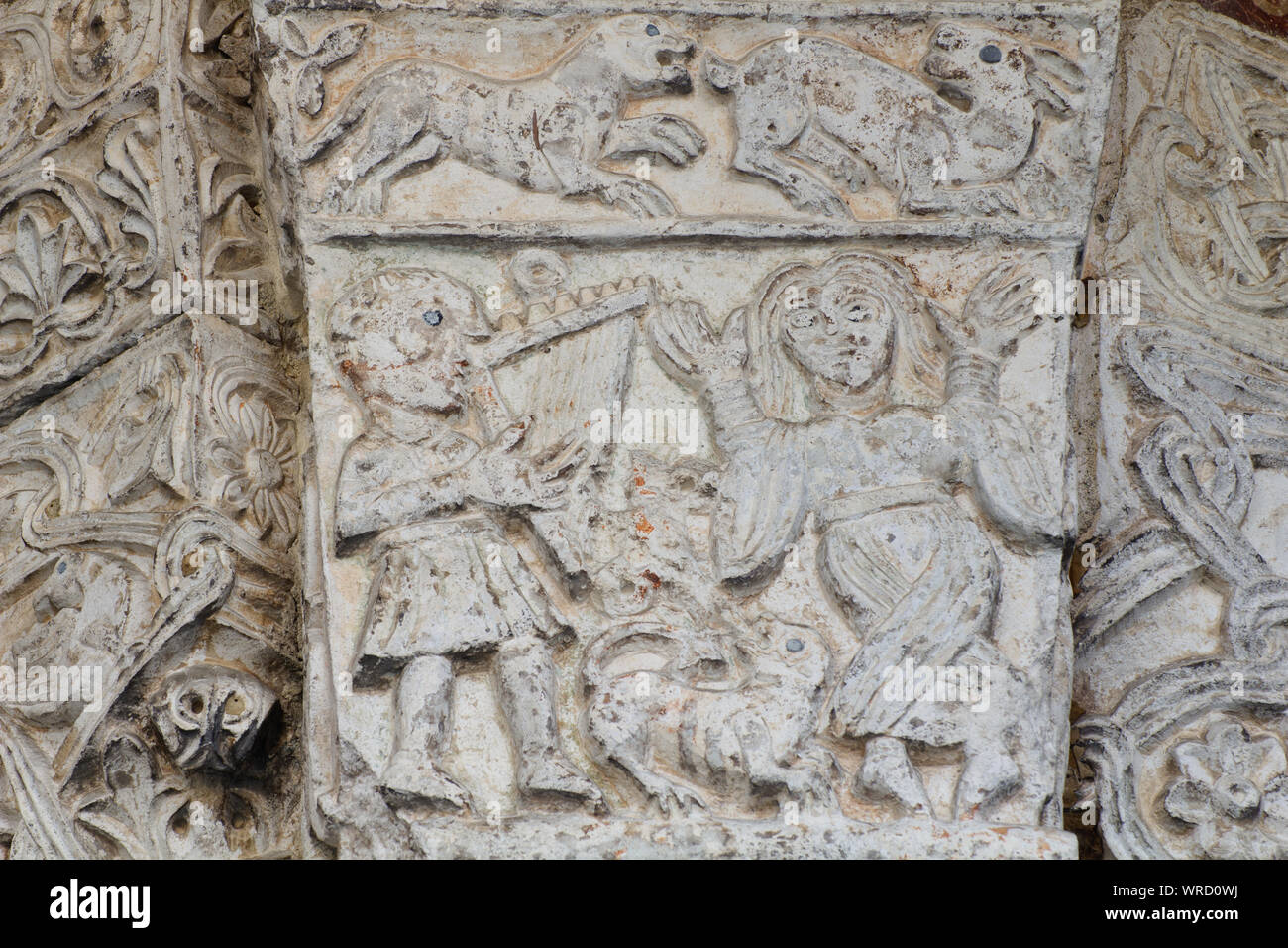 Romanesque harp hi-res stock photography and images - Alamy