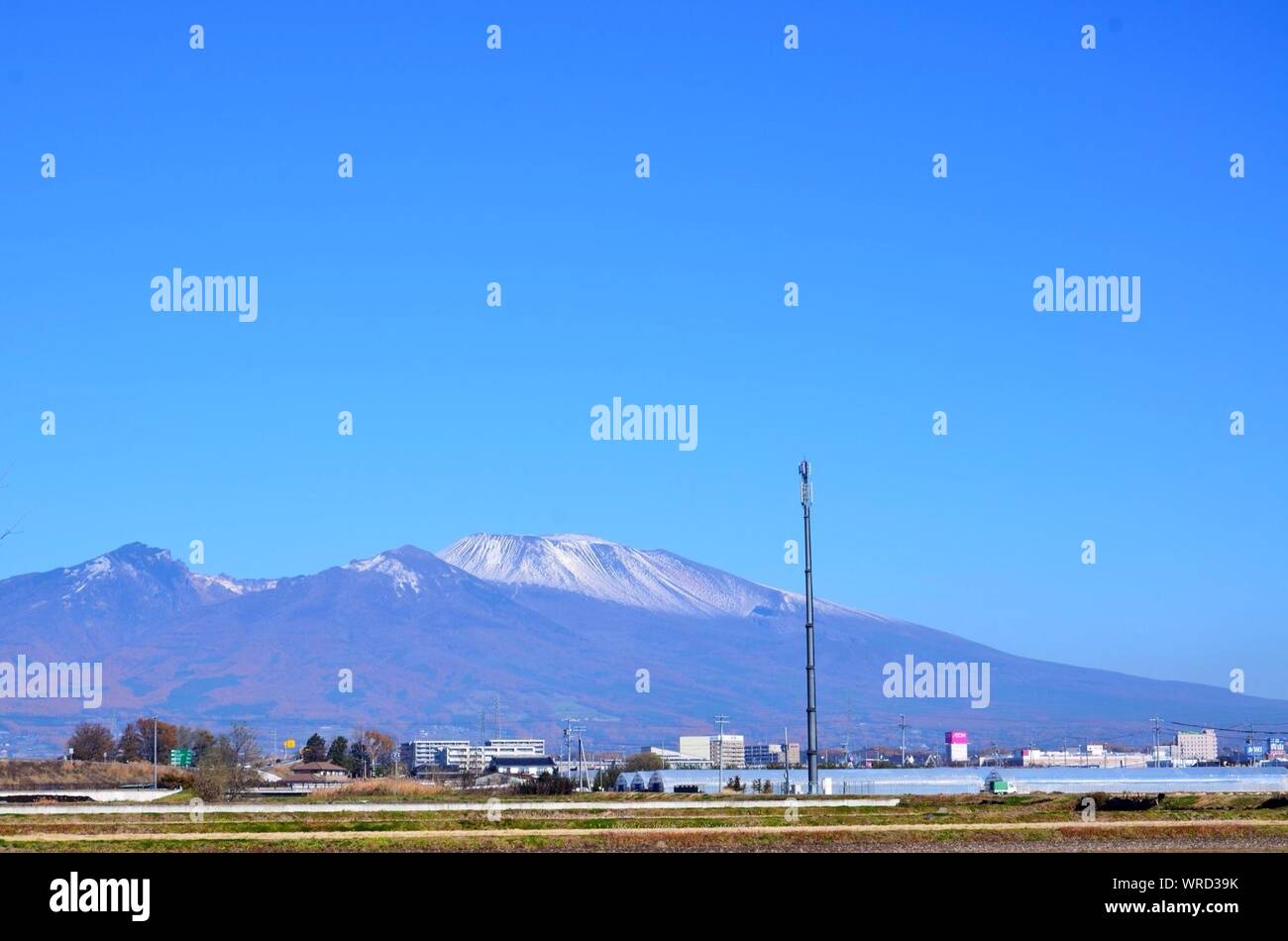 Blue sky mount hi-res stock photography and images - Alamy