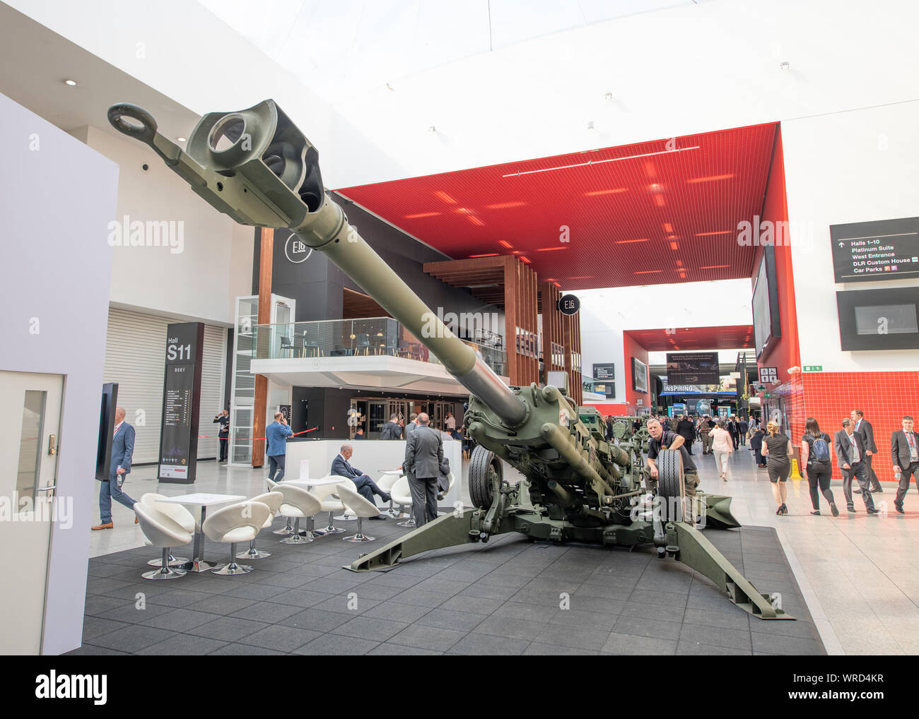Bae systems 155mm howitzer hi-res stock photography and images - Alamy