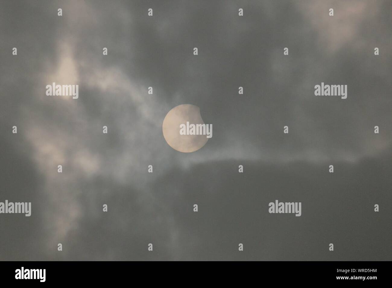 Moon with no clouds hi-res stock photography and images - Alamy