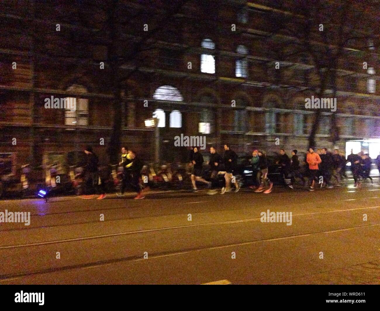 People running street hi-res stock photography and images - Alamy