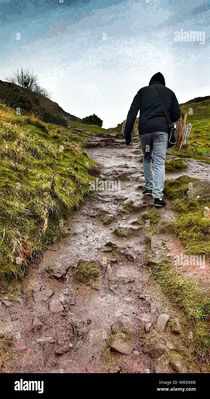 Dirt walking path hi-res stock photography and images - Alamy