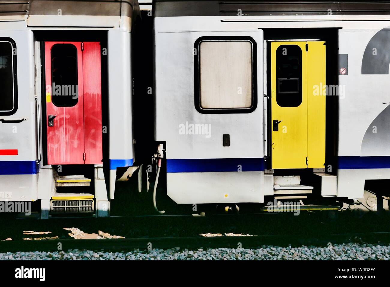 Closed public transport doors hi-res stock photography and images - Alamy