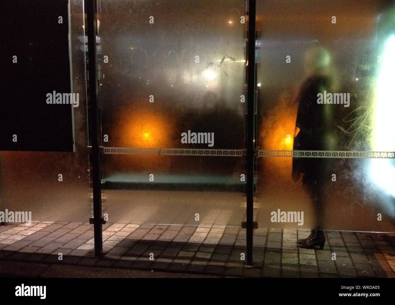 Wall behind bus stop hi-res stock photography and images - Alamy