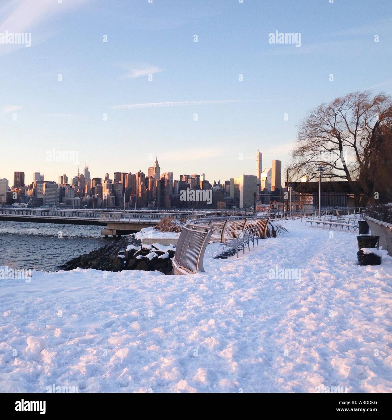 Waterfront background hi-res stock photography and images - Alamy