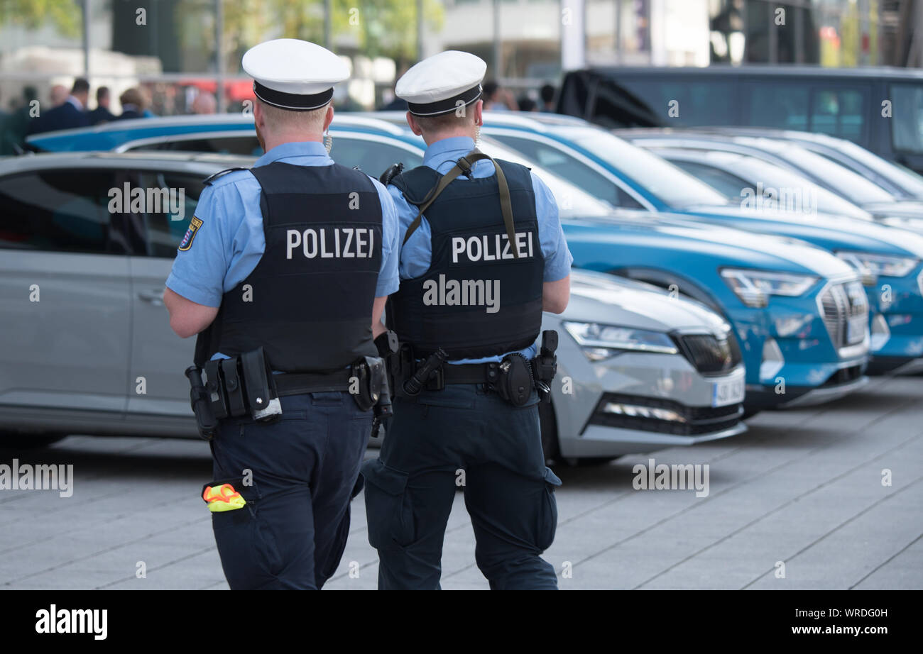 10 September 2019, Hessen, Frankfurt/Main: Police are patrolling the ...