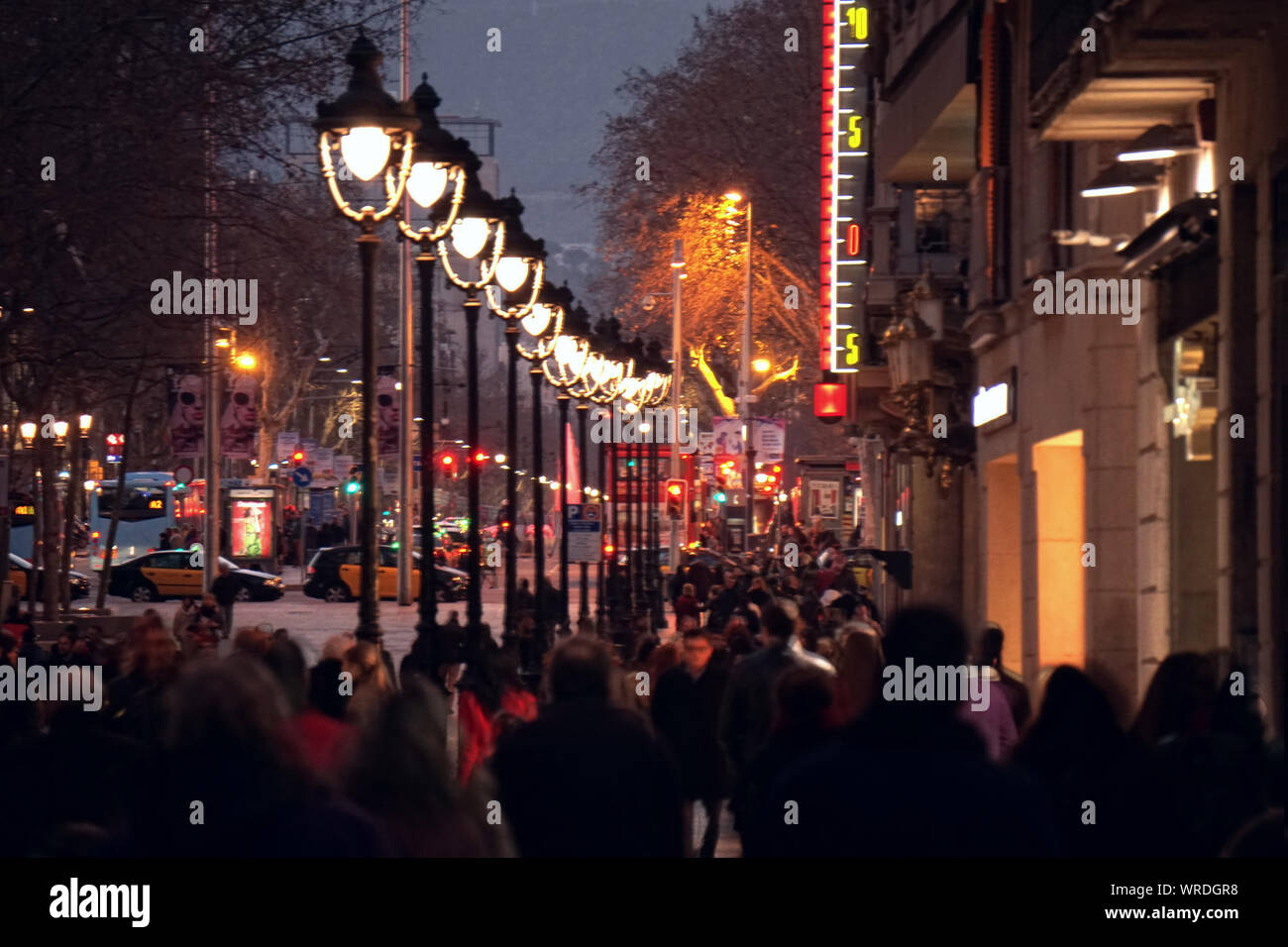 Crowded people hi-res stock photography and images - Alamy