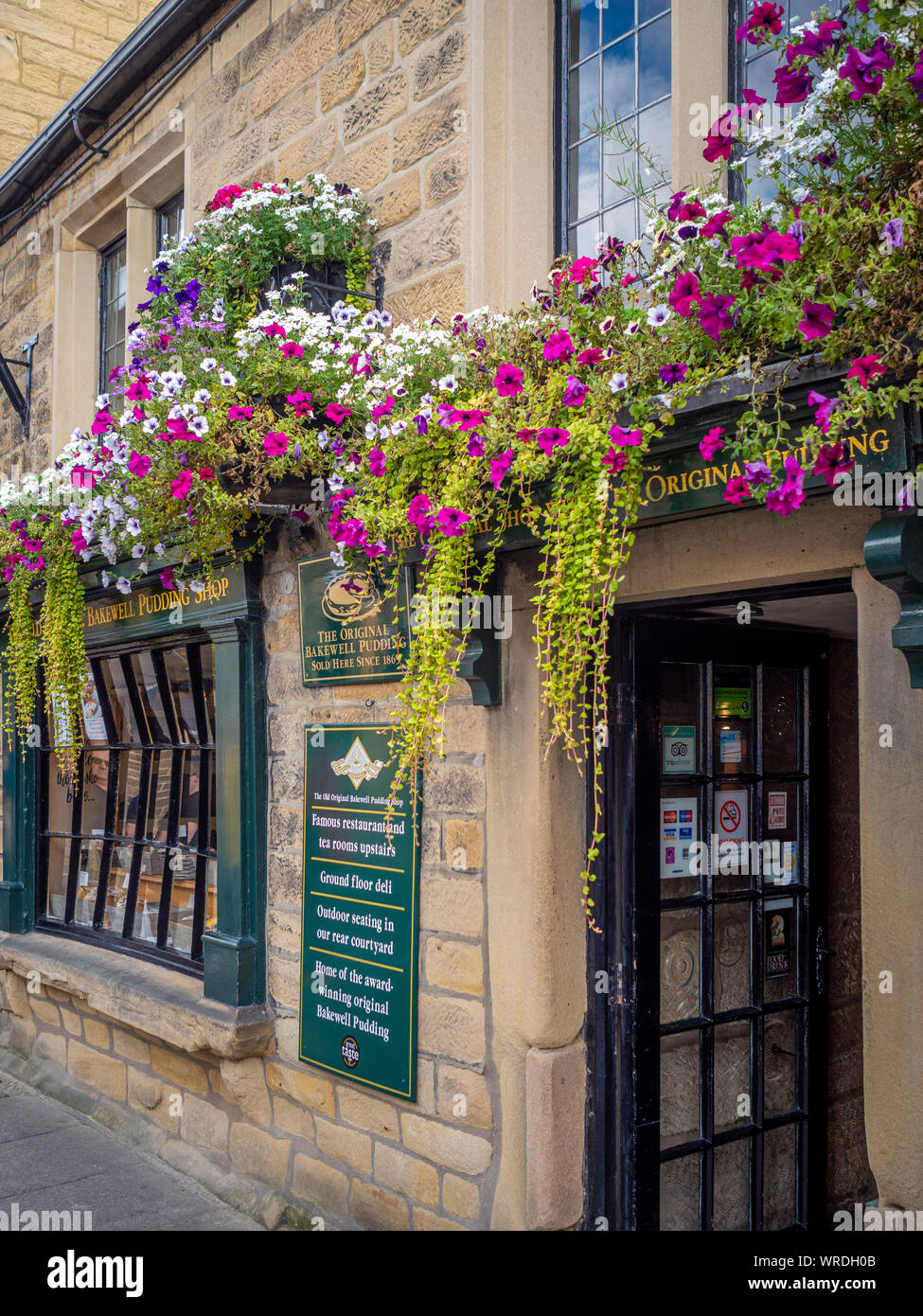 Bakewell tart shop hi-res stock photography and images - Alamy