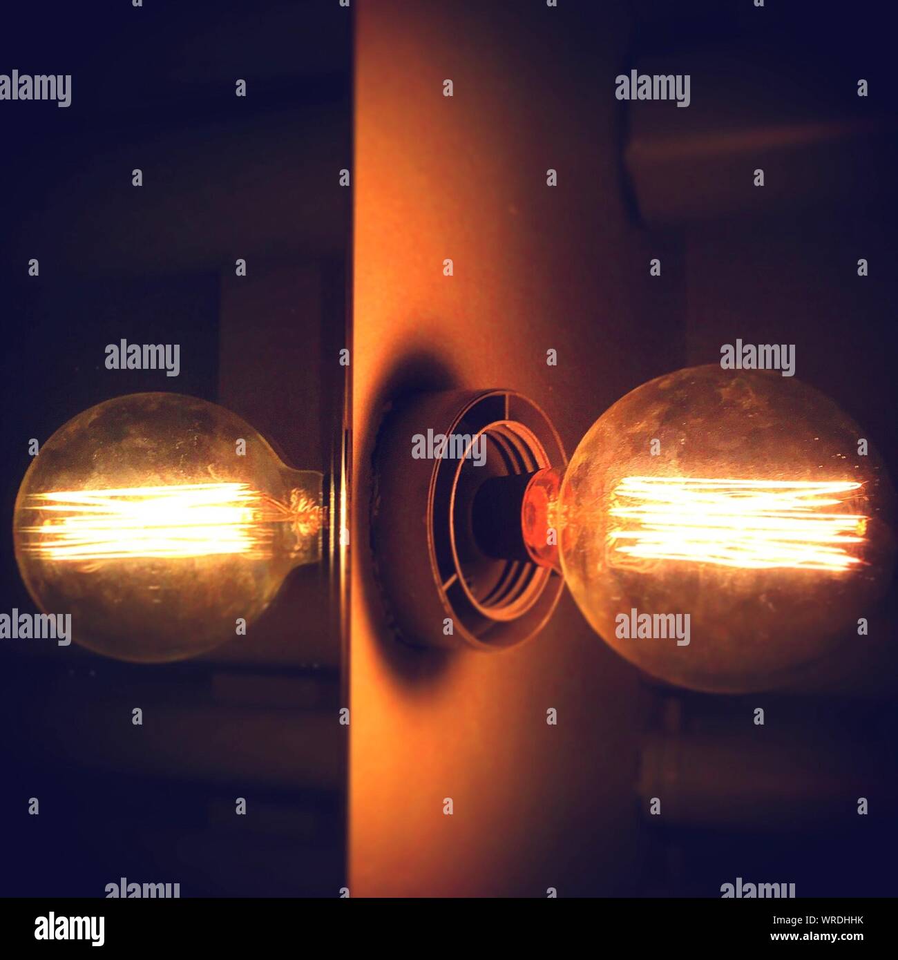 Mirror, light bulb hi-res stock photography and images - Alamy