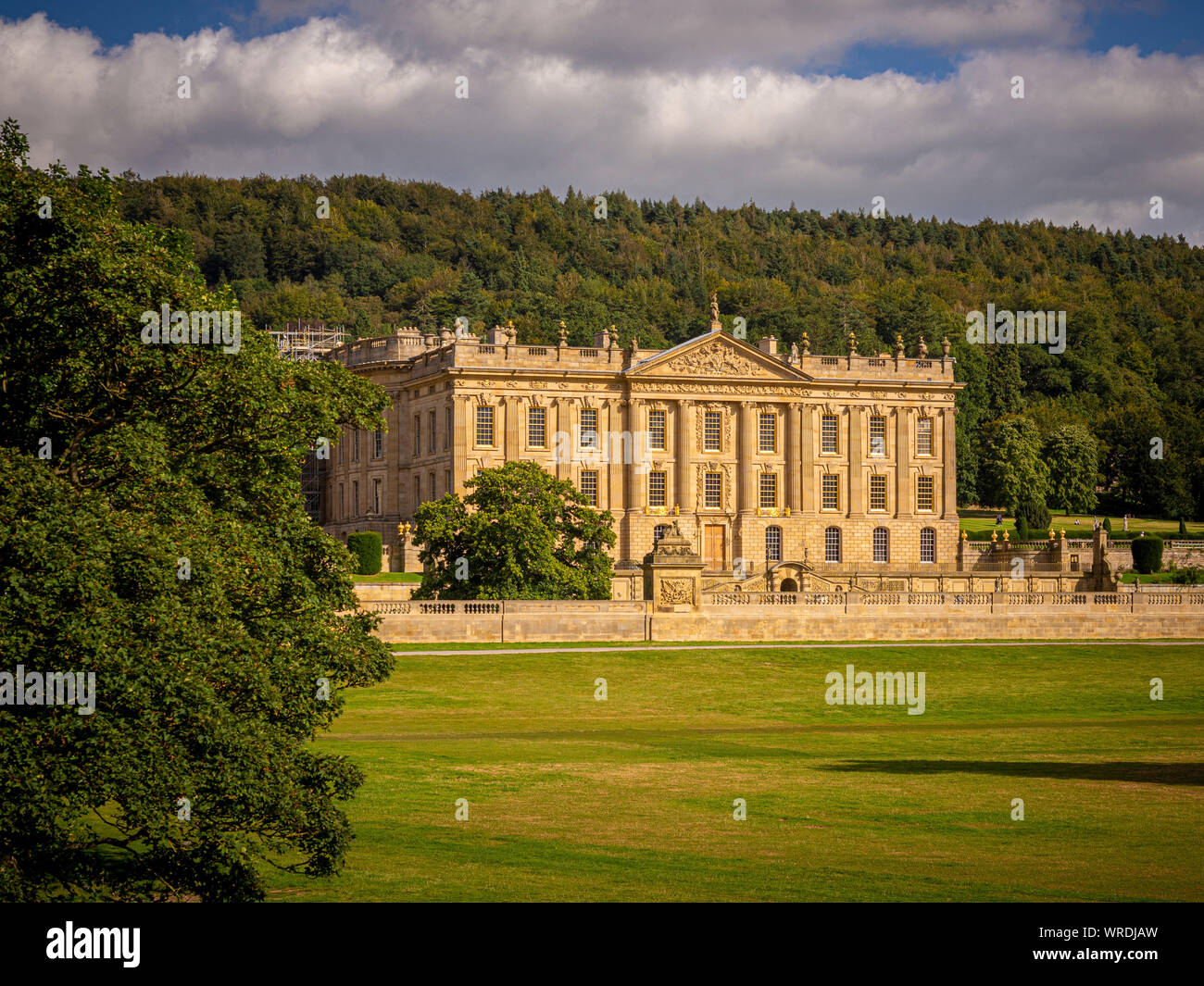 Chatsworth house derbyshire hi-res stock photography and images - Alamy