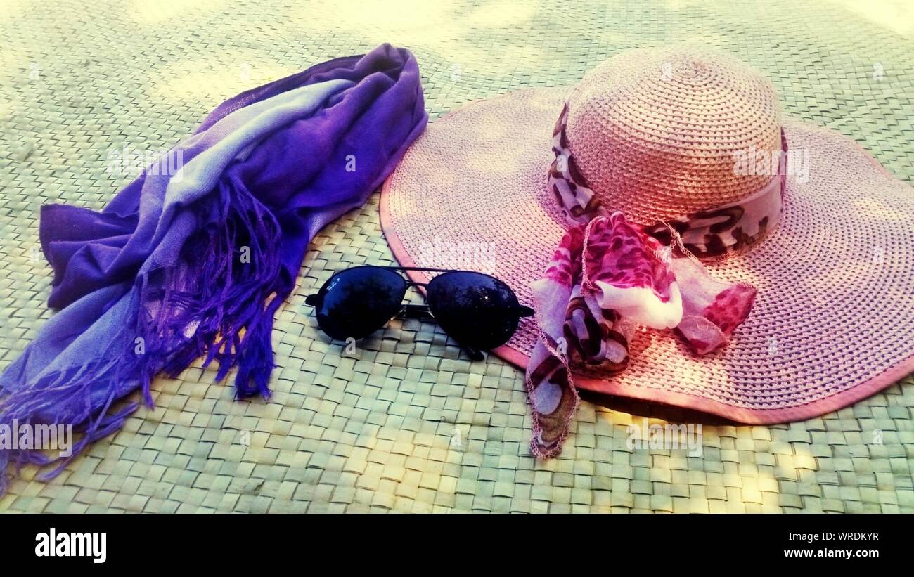 Hat mat hi-res stock photography and images - Alamy