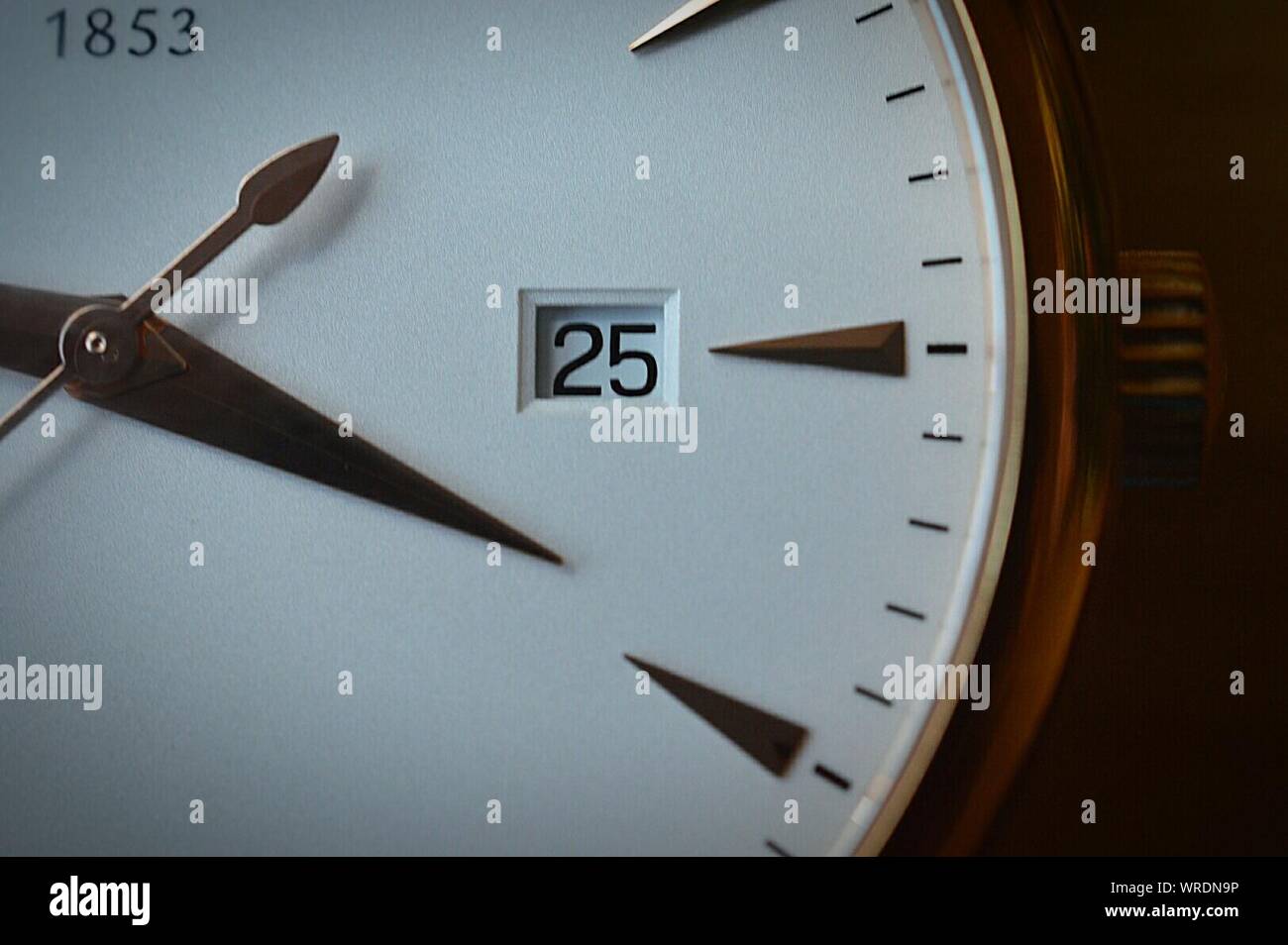 Close up clock face hi-res stock photography and images - Alamy