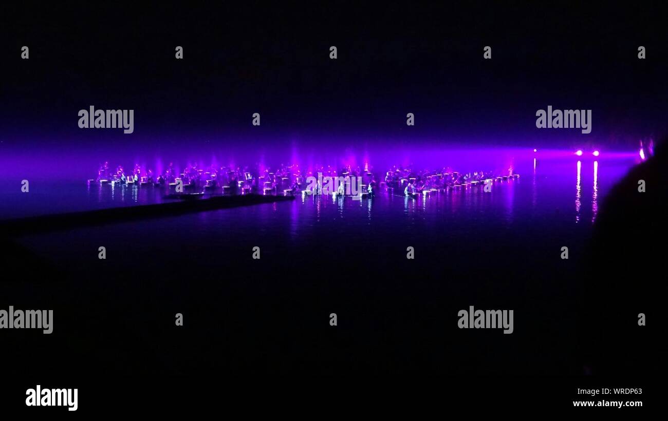 Purple light on water hi-res stock photography and images - Alamy