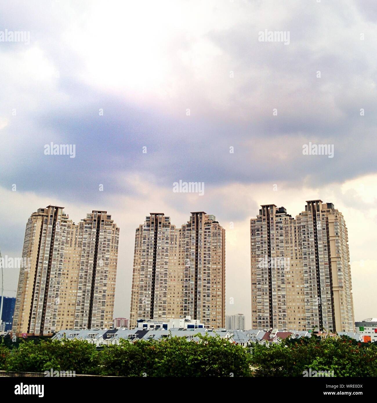 Tall residential hi-res stock photography and images - Alamy