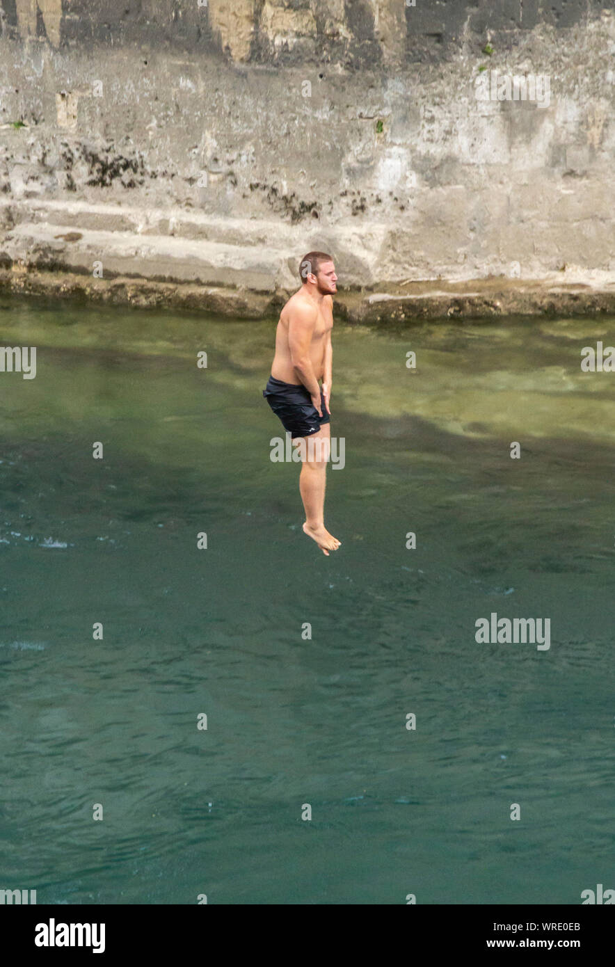 Bridge Diving in Mostar, Bosnia-Herzegovina Stock Photo - Alamy