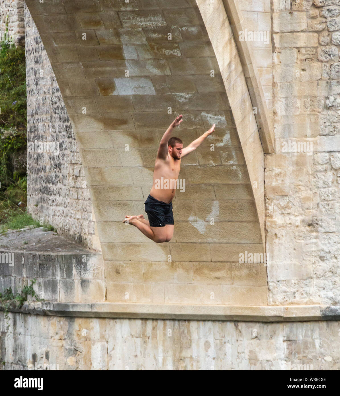 Red bull cliff diving bridge hi-res stock photography and images - Alamy