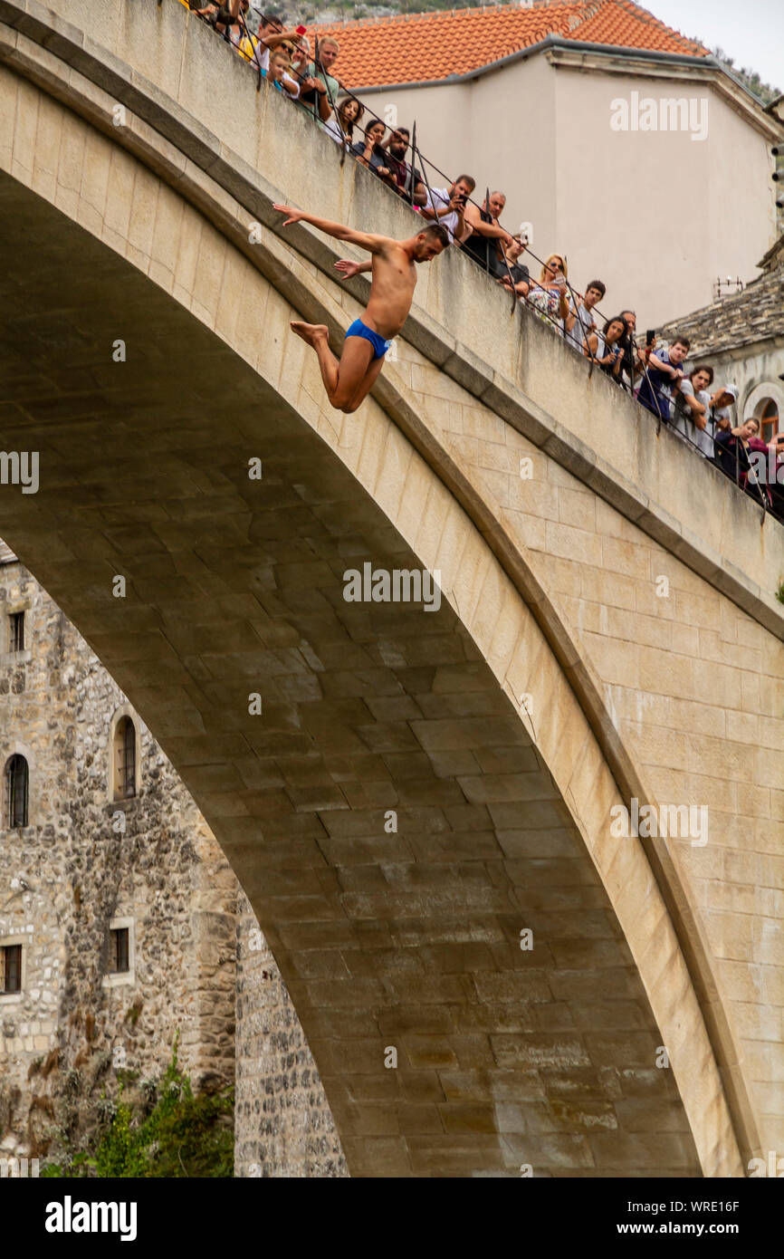 Bridge Diving in Mostar, Bosnia-Herzegovina Stock Photo - Alamy