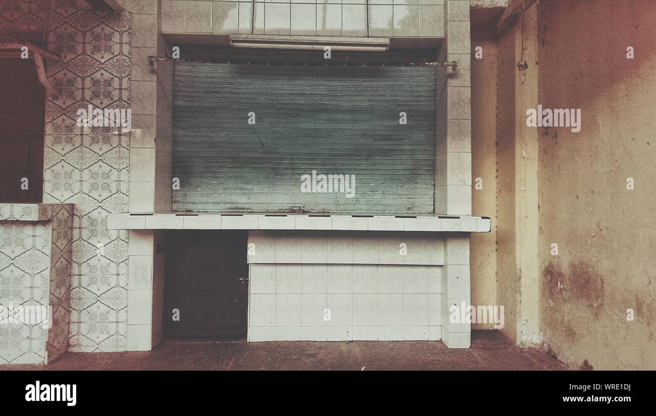 Closed shutter store architecture hi-res stock photography and images ...