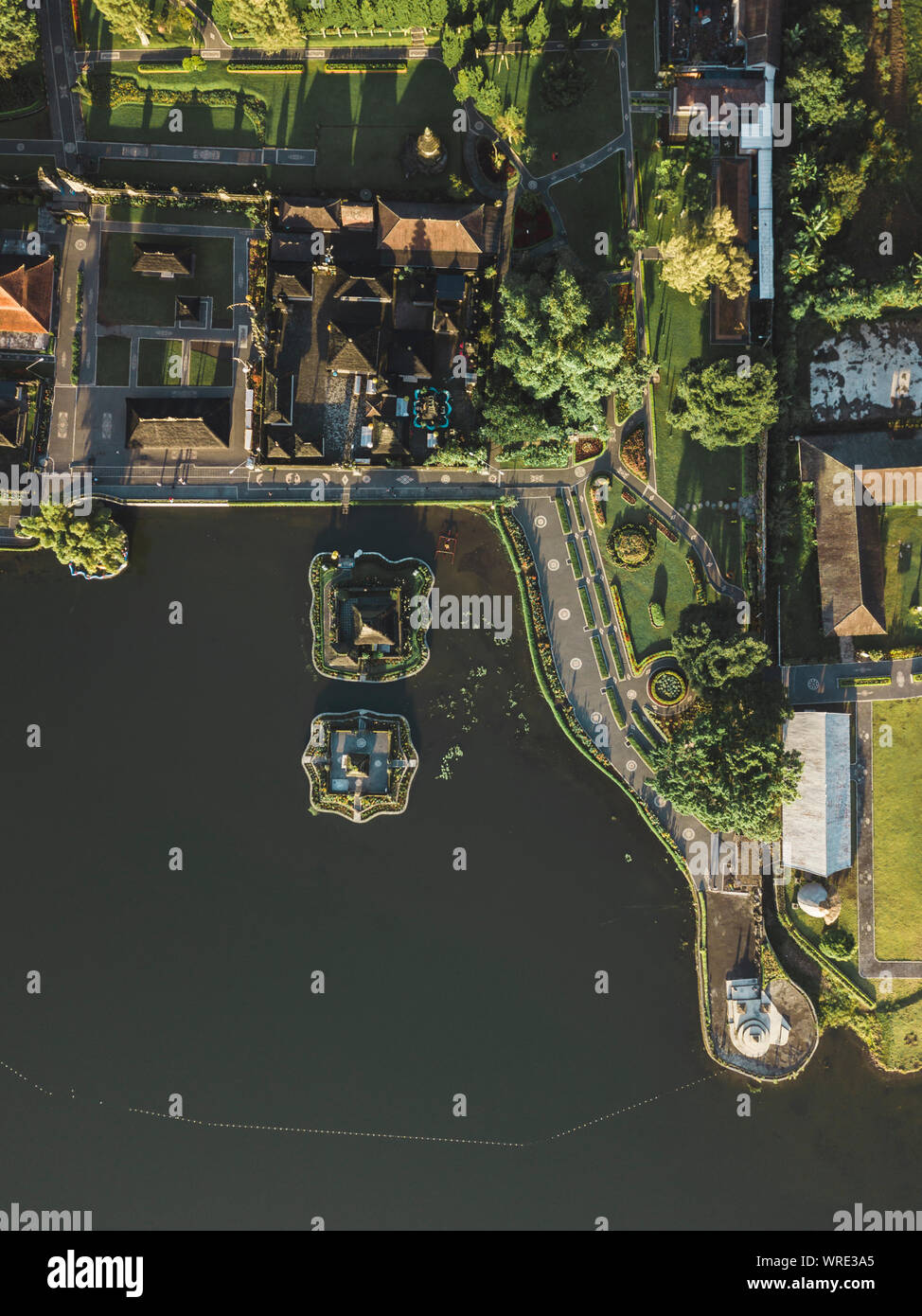 Aerial view of Temple Pura Ulun Danu, Baratan lake Stock Photo - Alamy