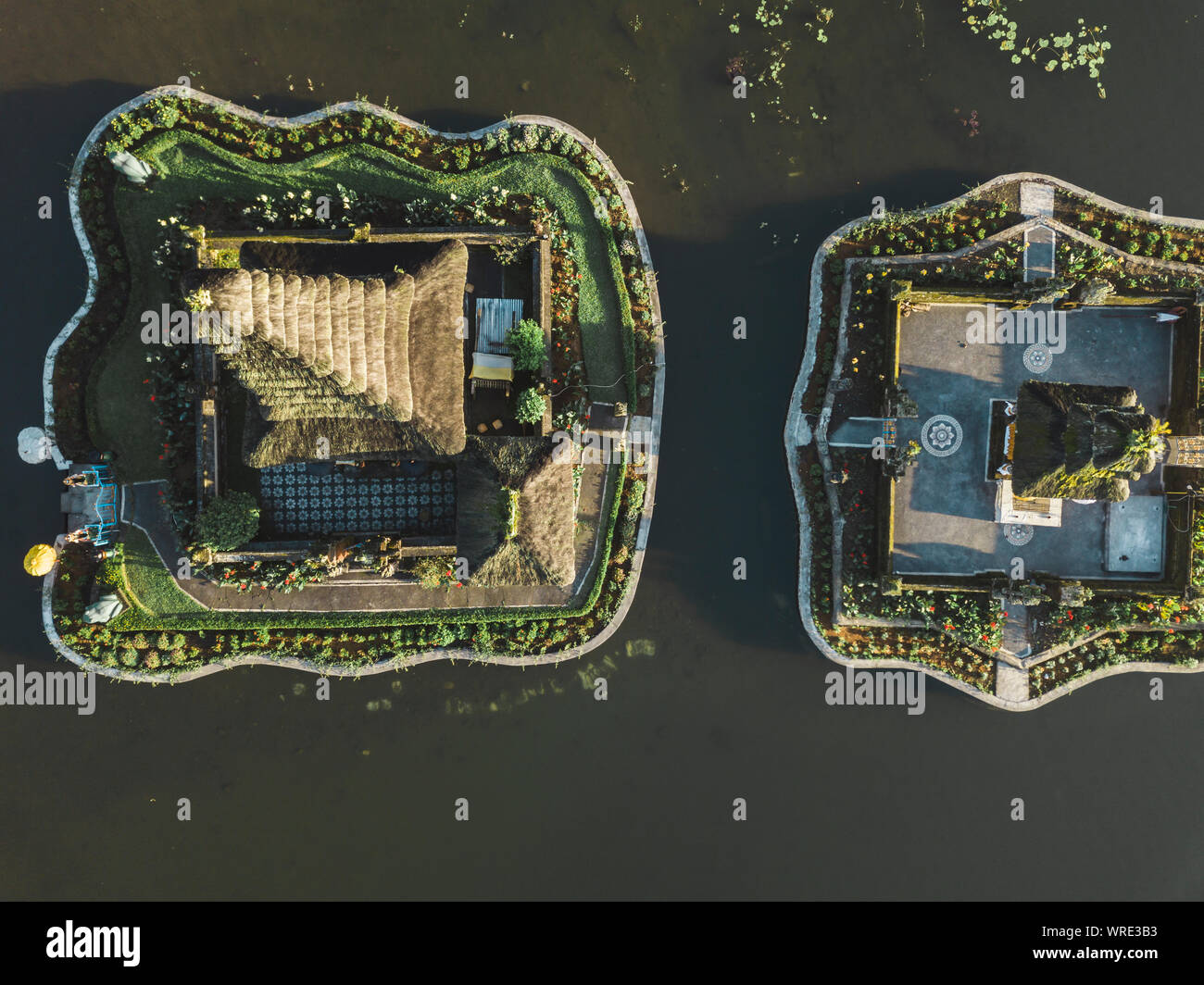 Aerial view of Temple Pura Ulun Danu, Baratan lake Stock Photo - Alamy