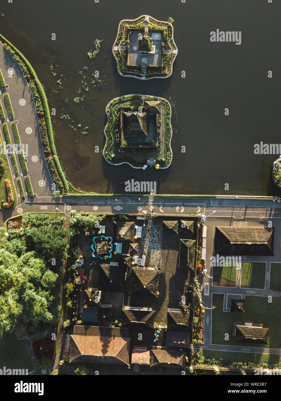 Aerial view of Temple Pura Ulun Danu, Baratan lake Stock Photo - Alamy