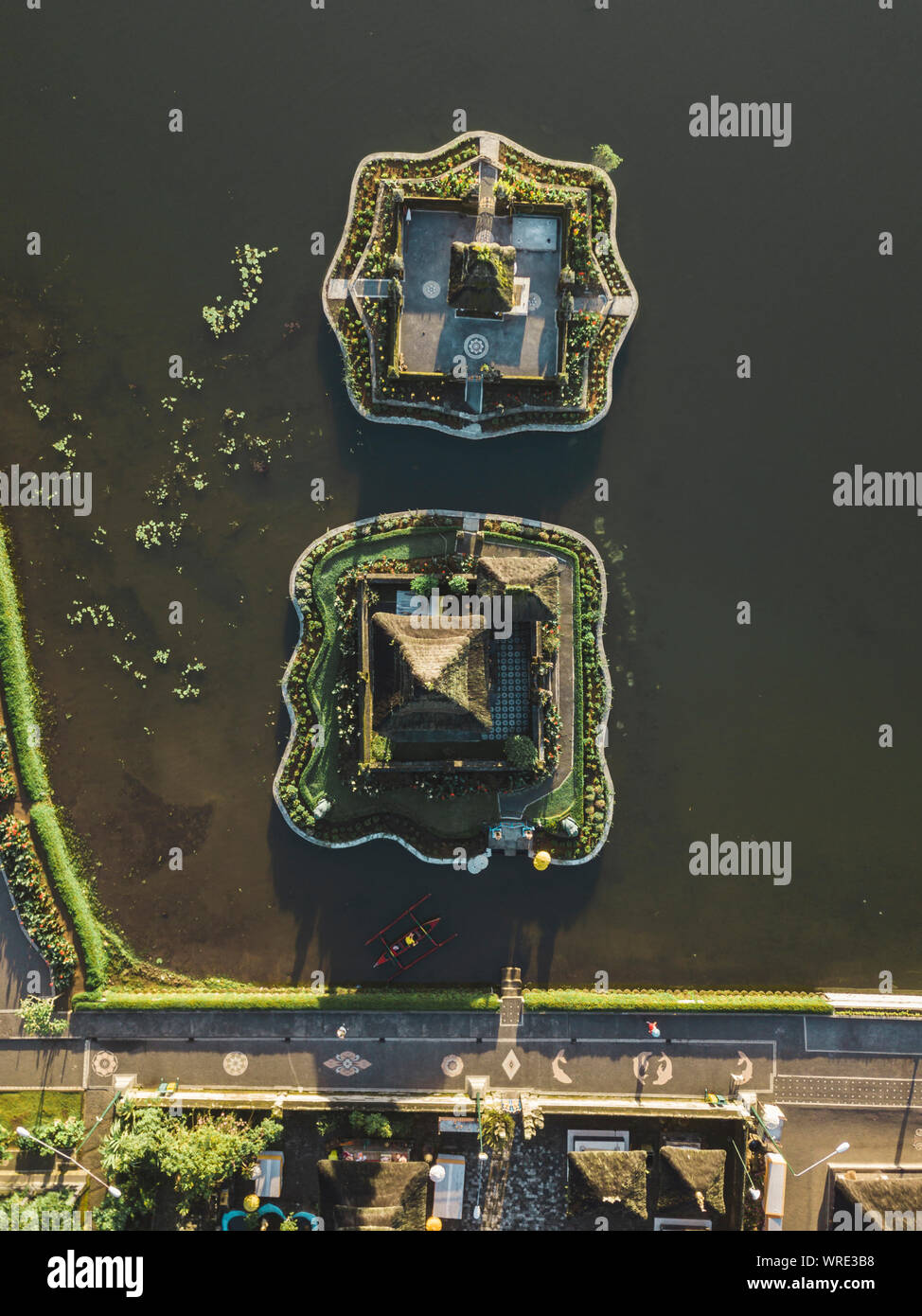 Aerial view of Temple Pura Ulun Danu, Baratan lake Stock Photo - Alamy