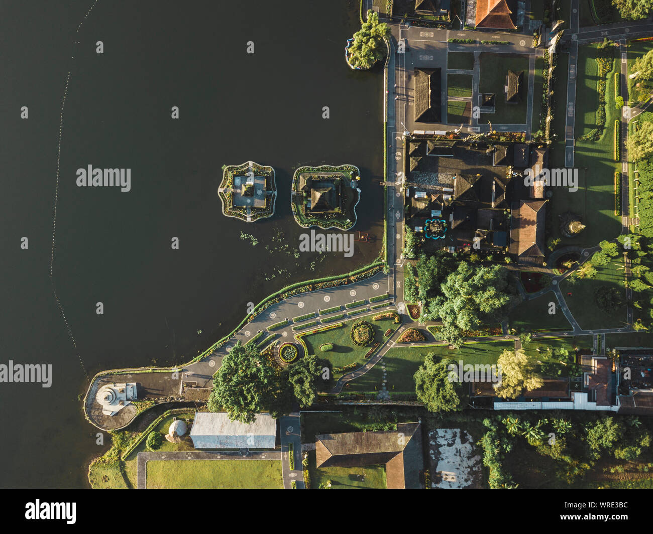 Aerial view of Temple Pura Ulun Danu, Baratan lake Stock Photo - Alamy