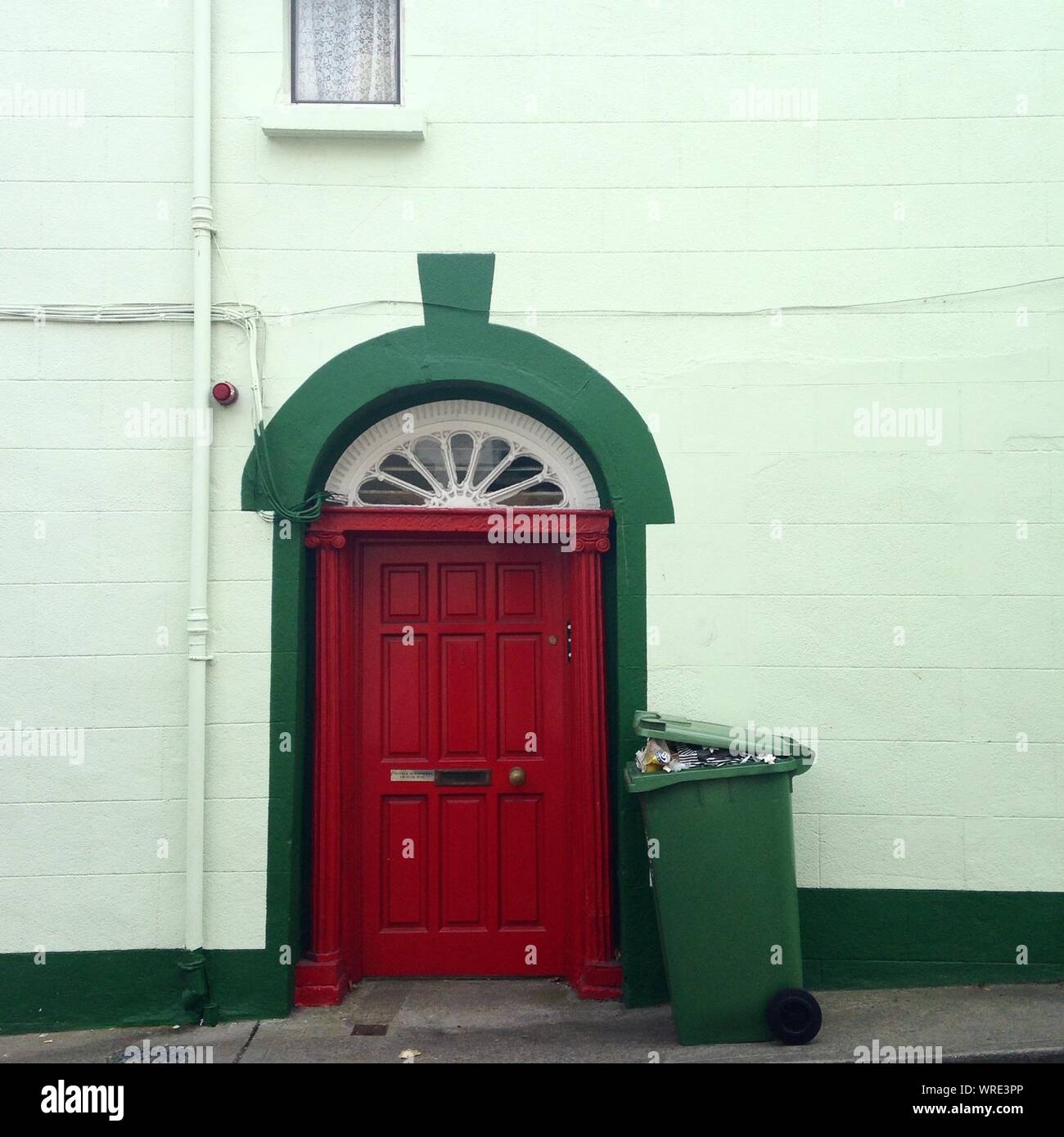 Garbage door hi-res stock photography and images - Alamy