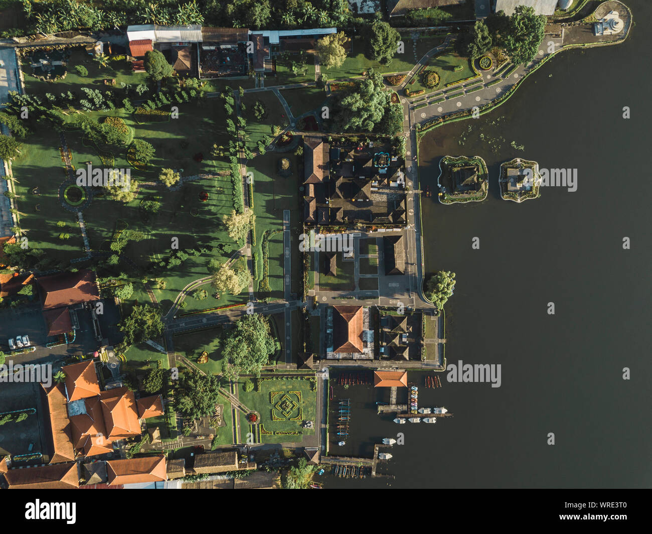 Aerial view of Temple Pura Ulun Danu, Baratan lake Stock Photo - Alamy