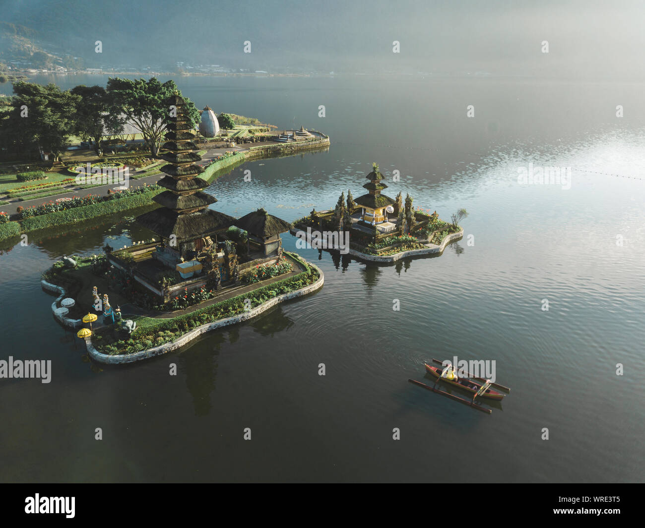 Aerial view of Temple Pura Ulun Danu, Baratan lake Stock Photo - Alamy