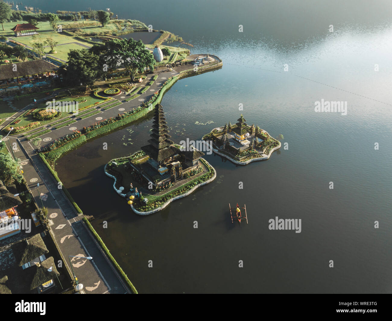 Aerial view of Temple Pura Ulun Danu, Baratan lake Stock Photo - Alamy