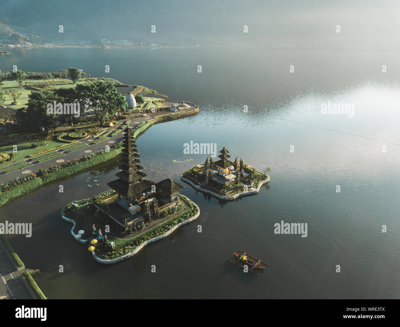 Aerial view of Temple Pura Ulun Danu, Baratan lake Stock Photo - Alamy