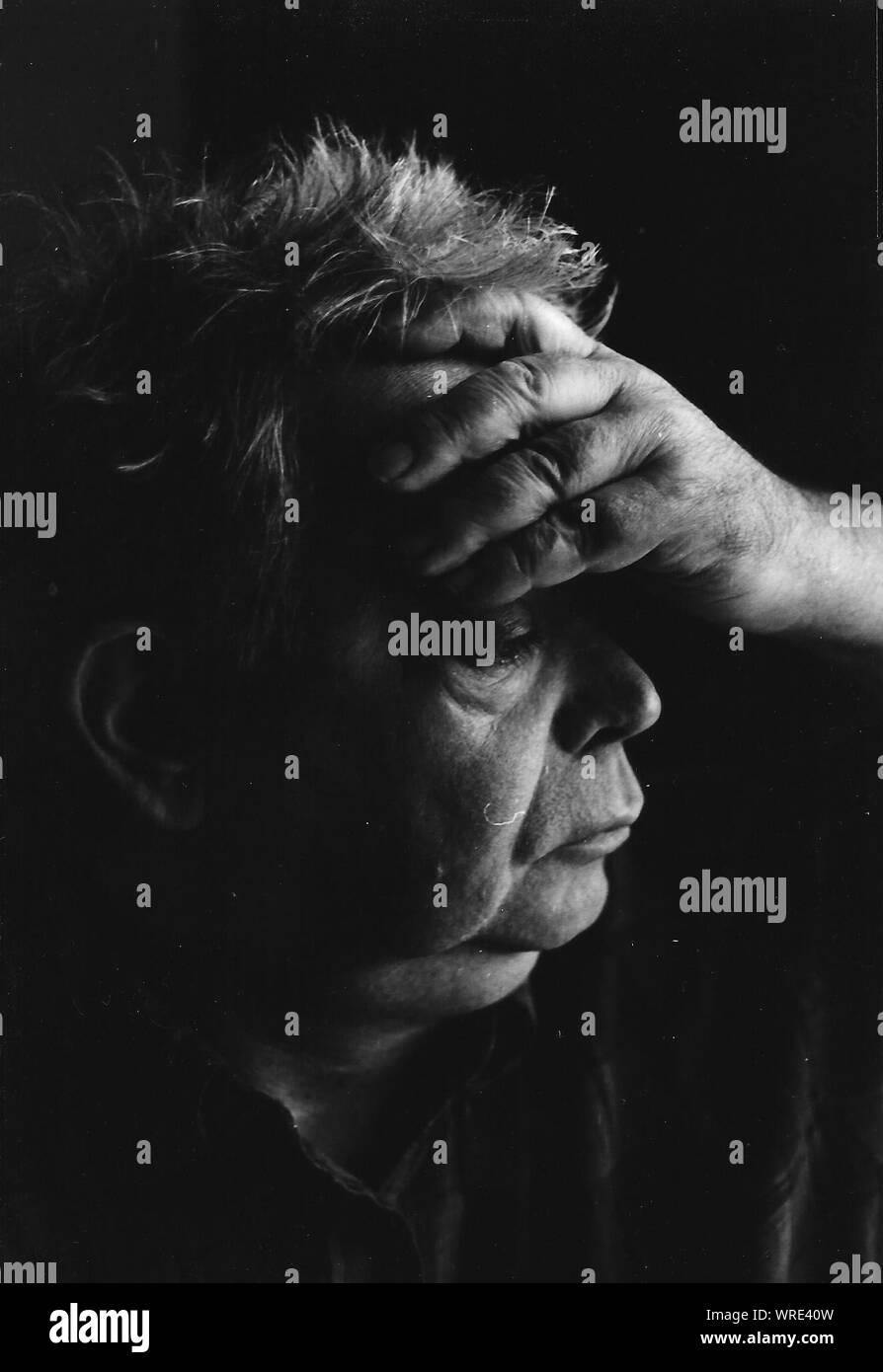Man holding head hi-res stock photography and images - Alamy