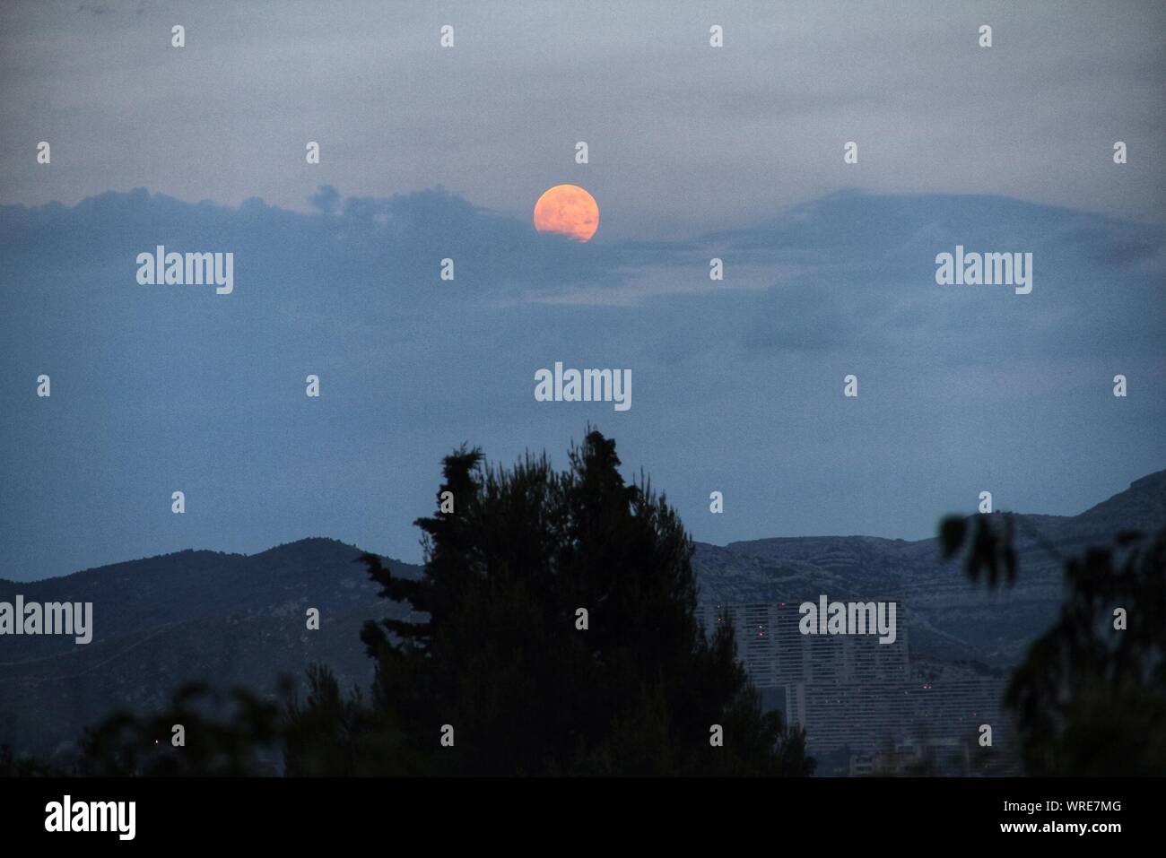 Rising sun sun rising over mountains hi-res stock photography and ...