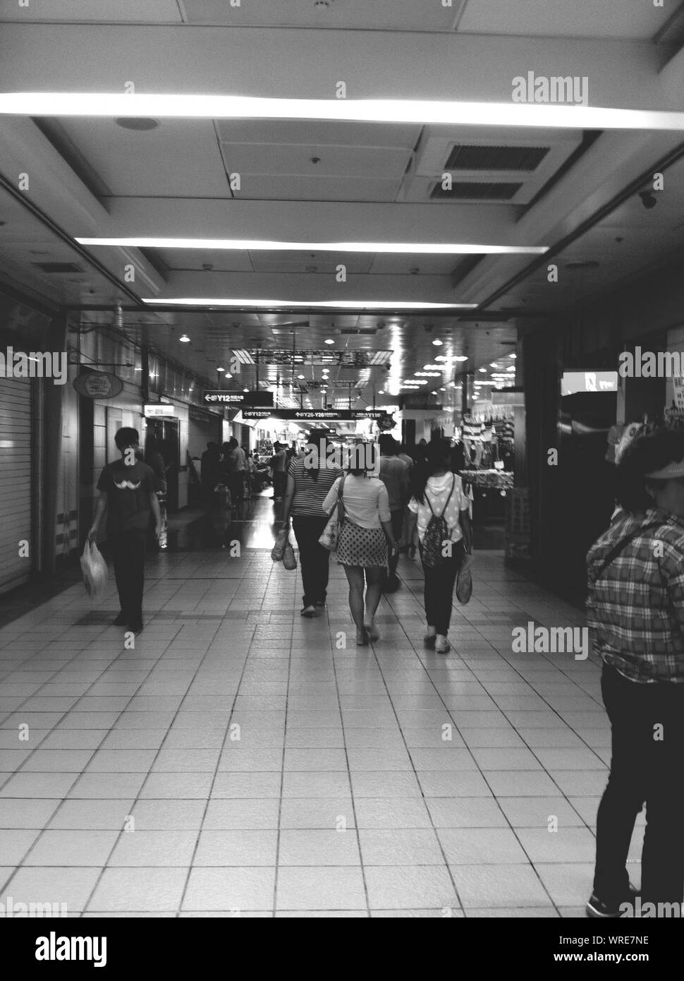 Walking into shopping mall hi-res stock photography and images - Alamy