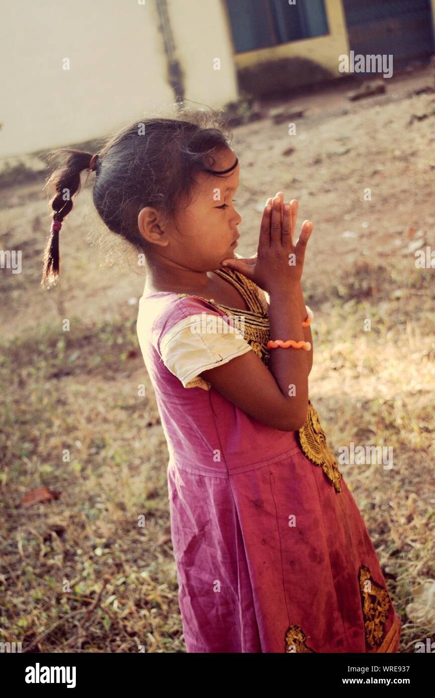 Praying girl hi-res stock photography and images - Alamy