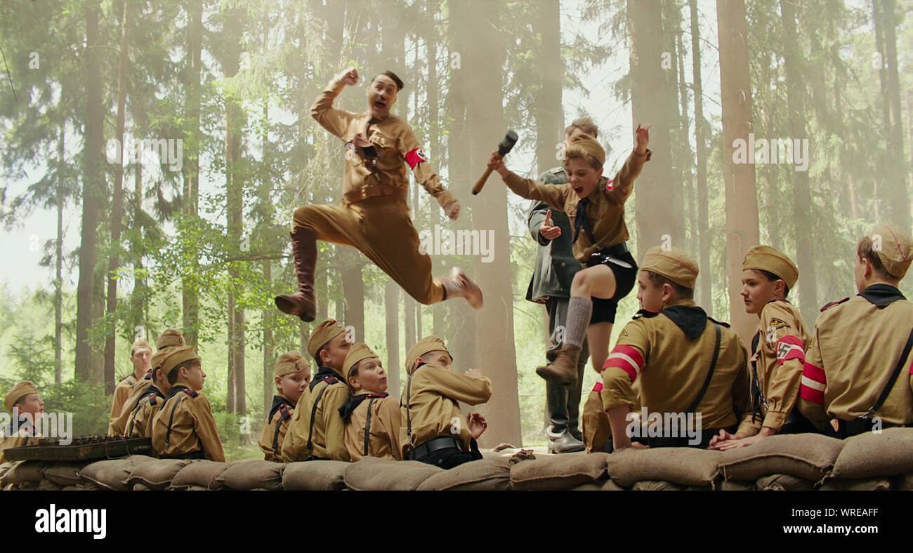 USA. Roman Griffin Davis and Taika Waititi in a scene from the ©Fox ...