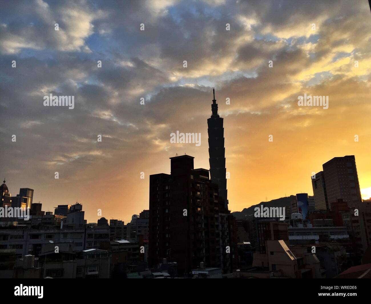 Taipei 101 sunset hi-res stock photography and images - Alamy
