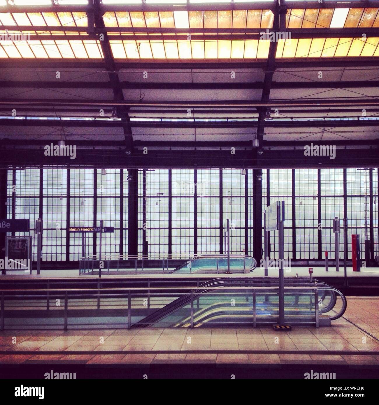 Empty station platforms hi-res stock photography and images - Alamy